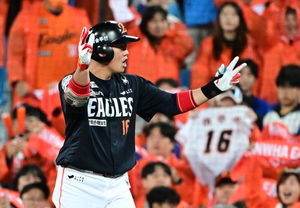 "제가 못하면 '그분'도 같이 욕을…" 타율 .583 맹폭, 하주석의 뜨거운 가을에는 예비 신부의 힘 있었다 [PO3] - OSEN