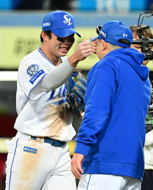 [사진]PO4차전 승리 이끈 김영웅 - OSEN