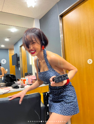 화사, ‘40kg대’ 감량 후 홀터넥 원피스로 과감하게…‘여리+섹시’ 완벽 조화 - OSEN