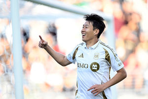 ‘손흥민 연봉 160억 원 보장 받았다!’ 미국에서 메시 다음 두 번째 높은 연봉 - OSEN