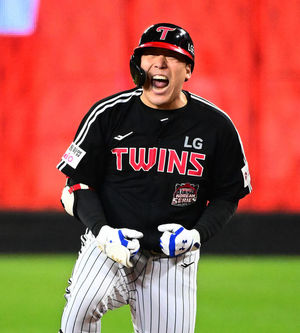 'PS 최다안타 신기록+데일리 MVP' 김현수 "만루되면 2008년 PSTD 떠오를 것 같았다, 편하게 이기고 싶어" [KS4] - OSEN