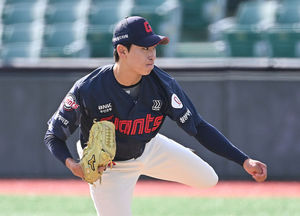 "정현수 형 대단해" 82G 철인의 길이 궁금하다…149km 좌완 영건, 준비는 끝났다 - OSEN