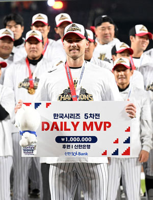 염갈량이 무릎 꿇고 부탁하다니, '연봉 4억' 대체 외인이 우승 청부사였네, KBO 5번째 대기록 세우다 [KS5] - OSEN