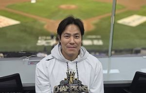 방출→LG 와서 4년간 93홀드→KS 무실점…40세 ‘헌신좌’, 다년 계약 안 될까 “베테랑은 항상 절벽 위에 서 있다” - OSEN