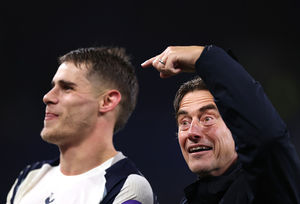 "감독 패싱? 언론이 과도하게 부풀려" 원더골 넣고 해명한 'SON 전 동료'... 프랭크 "골만 넣는다면 또 지나쳐도 OK" - OSEN