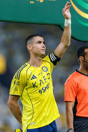 '축구계 밉상 자처' 호날두 "프랑스 리그? PSG만 있잖아. 사우디에서 골 넣기 더 어려워" - OSEN