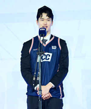 [사진]3라운드 3순위로 KCC에 지명된 성균관대 김윤성 - OSEN