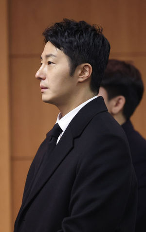 [사진]정일우, '믿기지 않는 이별' - OSEN