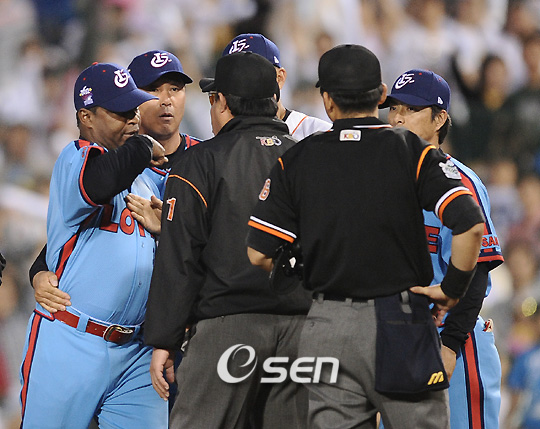 [사진]로이스터,'제대로 보란말야!'