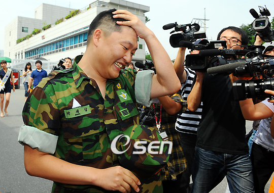 [사진]싸이,'아직은 짧은 머리'