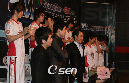 '프로리그 챔피언' SK텔레콤, 하이트 꺾고 STX컵 결승행