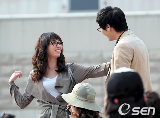 [사진]이민정,'다니엘오빠 한대만 맞자~'