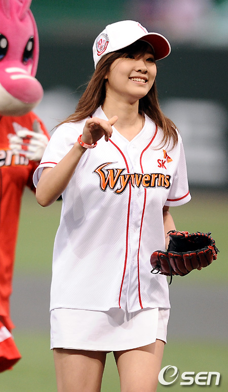 [사진]SK 배트걸의 미소