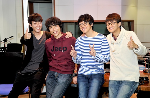 스윗소로우 "우리 이름 내걸고 DJ해 감격" 첫방송 소감