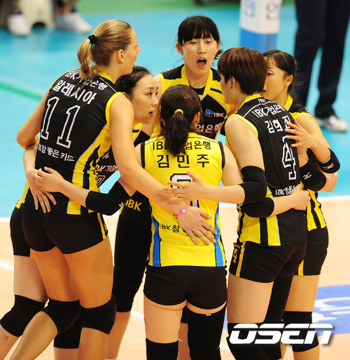 '알레시아 40점' 기업은행, GS칼텍스 꺾고 2연승