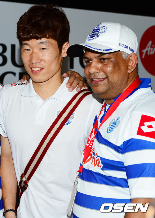 [사진]QPR 토니 페르난데스 구단주,박지성과 다정한 포즈!