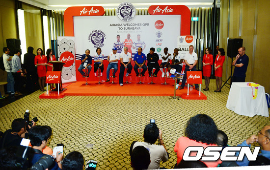 [사진]뜨거운 취재열기 속에 열린 QPR 기자회견