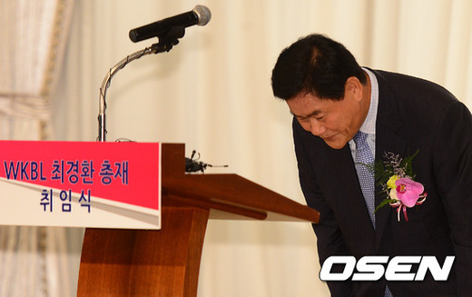 [사진]인사하는 WKBL 신임 총재 최경환