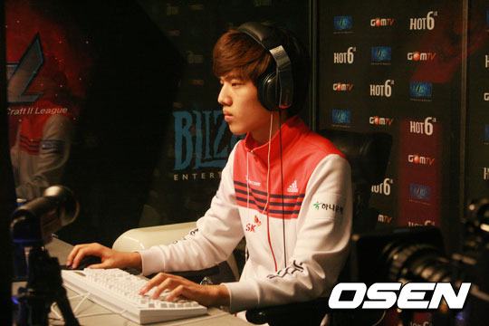 'KeSPA 스타2 원 톱' 정윤종, 송현덕 꺾고 GSL 코드S 4강행