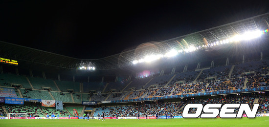 울산, ACL 결승행 따냈지만 급추위에 관중은↓