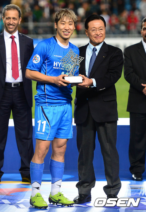 [사진]이근호,'ACL 전체 MVP 선수에요!' - OSEN