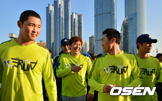 [사진]조성환, '대호는 안뛰나'