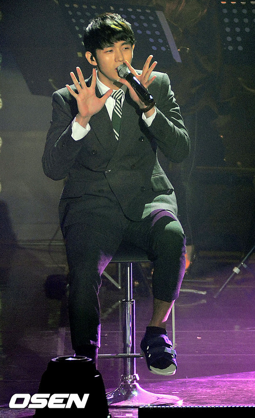 [사진]부상투혼 2AM 슬옹,'발라드는 문제 없어요'