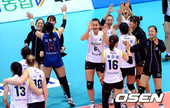 ‘니콜 28점’ 도로공사, 파죽의 5연승...KGC 3-1 제압