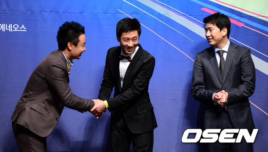 [사진]'후보자들에게 축하받는 CJ레이싱팀 김의수'