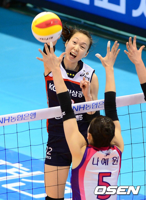 [사진]백목화,'리얼한 표정으로 강스파이크!'