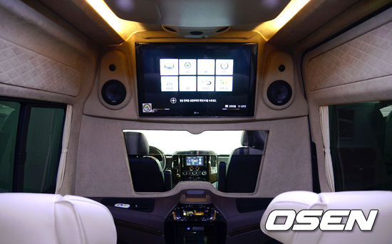 [사진]스프린터 밴,'32인치 LED TV가 갖춰진 실내 공간'