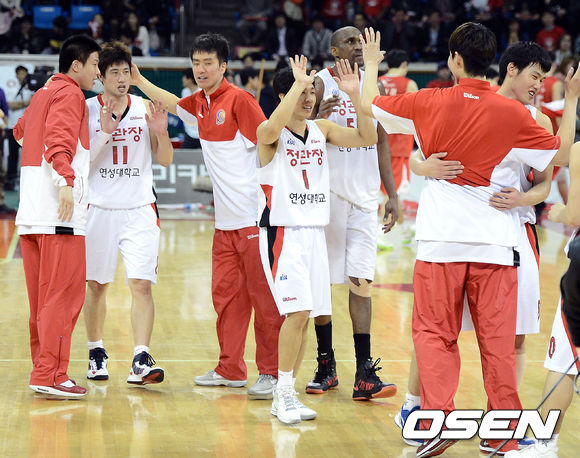 [사진]KGC,'SK 꺾고 4강 PO 2차전 승리'