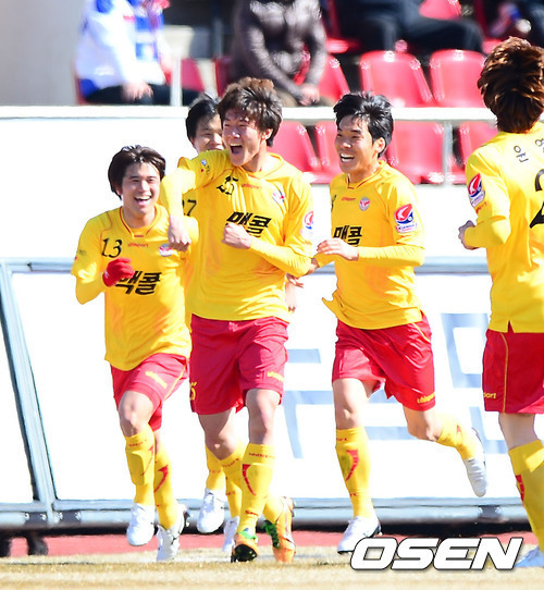 '김동섭 1골1도움' 성남, 홈 15G 연속 무승 탈출...전북에 2-1 승