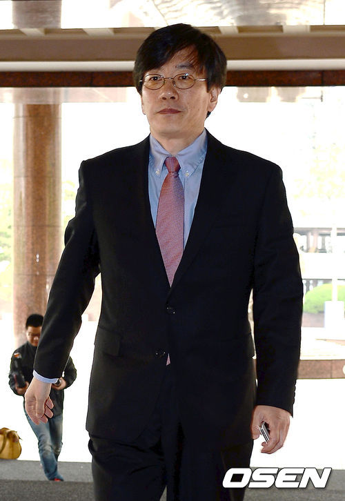 [사진]담담한 표정으로 첫 출근하는 JTBC 손석희 사장