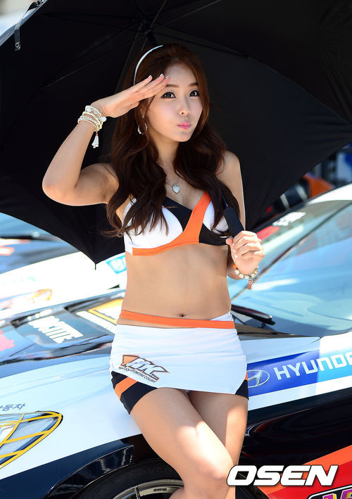 [사진]레이싱걸 이다희,'귀여운 인사'