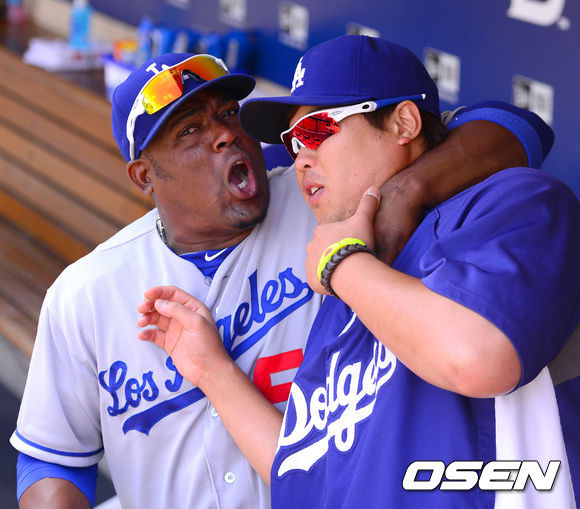 [사진]우리베,'류현진! 나의 입냄새 어때?' - OSEN