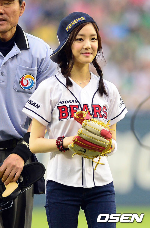 [사진]이유비,'떨리는 시구' - OSEN