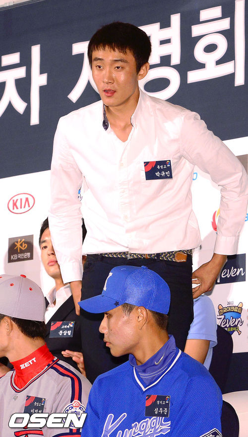 [사진]SK,'1R서 동성고 투수 박규민 지명' - OSEN