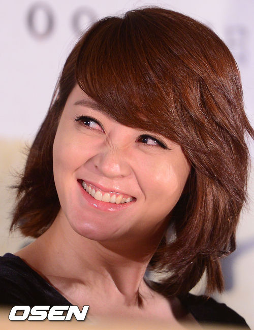 [사진]김혜수,'코끝 찡그리며'