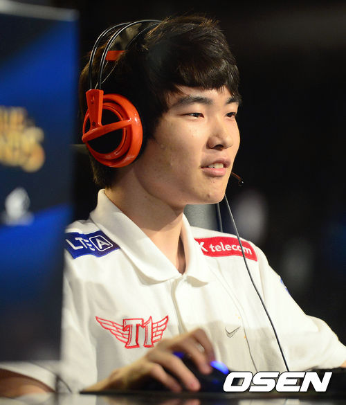 [사진]'롤드컵 선발전' SK T1 '페이커' 이상혁,'2세트 승리에 미소가 절로' - OSEN