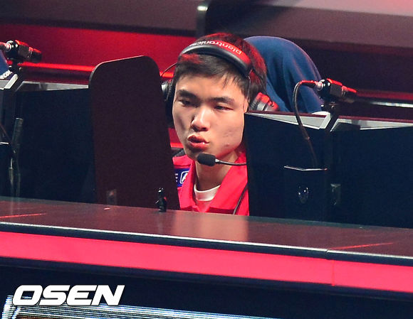 [사진]롤드컵 4강전-SKT 페이커 이상혁,'우~안 풀리네'