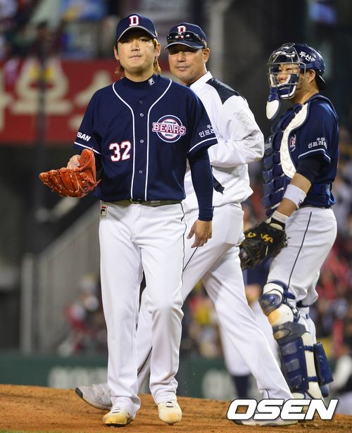 [사진]마운드를 내려가는 김선우 - OSEN