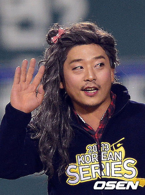 [사진]김준호,KS5차전 시구,'나 시구 잘했잖아'