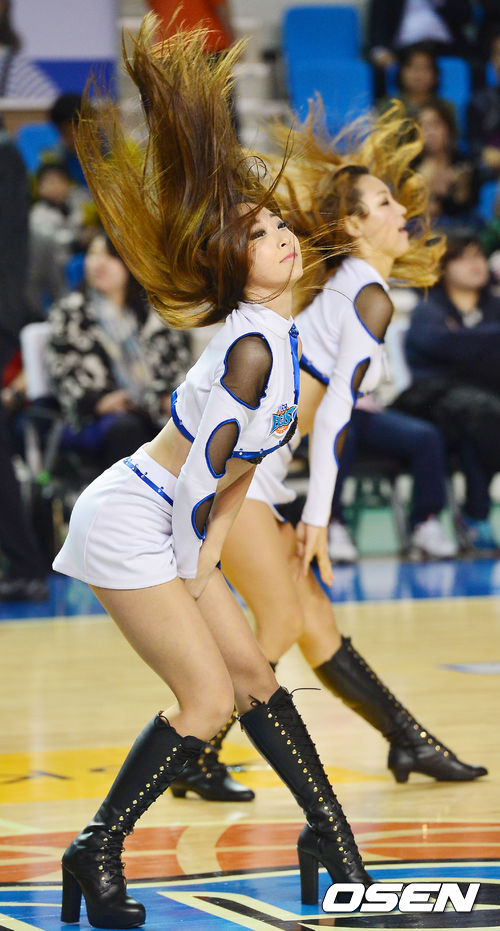 [사진]KCC 치어리더,'이것이 섹시댄스다!'