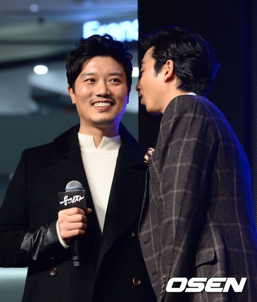 [사진]공유,'박희순과 속닥속닥'