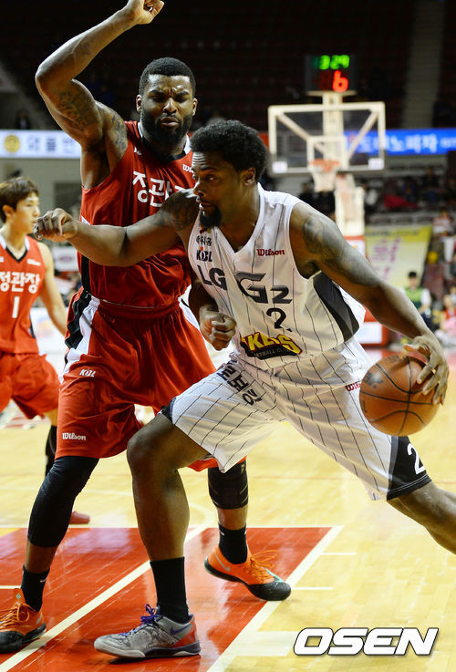 '김종규 종료 1초전 결승 득점' LG, KGC 6연패 안겨