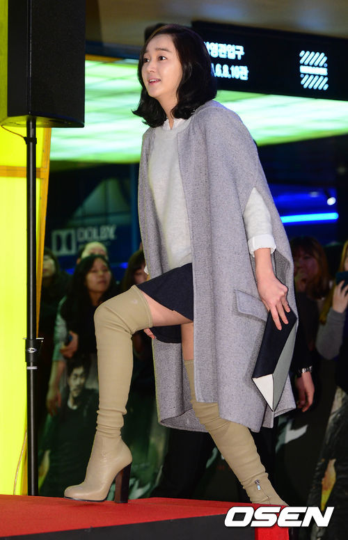 [사진]수애,'코트 사이로 드러난 아찔한 각선미'