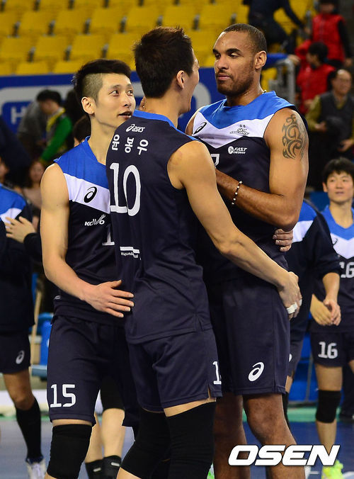 '아가메즈-윤봉우 펄펄' 현대캐피탈, 대한항공 꺾고 4R 첫 승