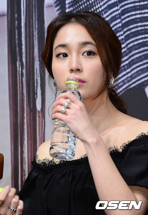 [사진]이민정,'목 타네' - OSEN