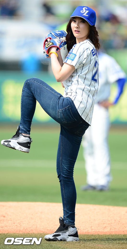 [사진]스튜어디스 김지선,'섹시한 와인드업' - OSEN